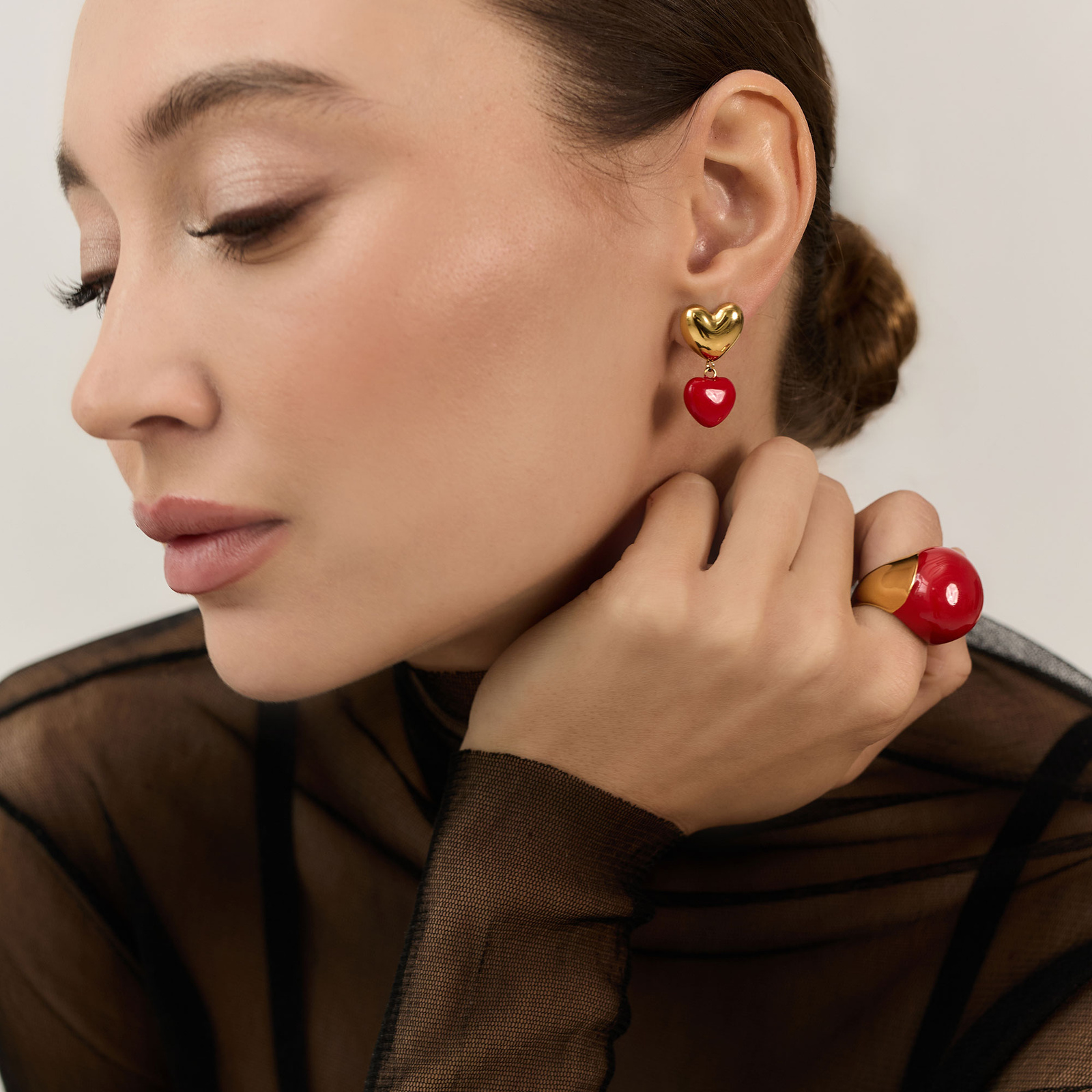 Złote kolczyki serca z czerwoną emalią Louvre | Produkty \ Kolczyki ...